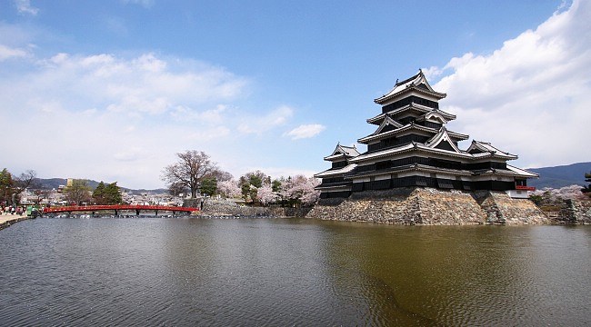 20 of the Most Insane Castles From Around the World