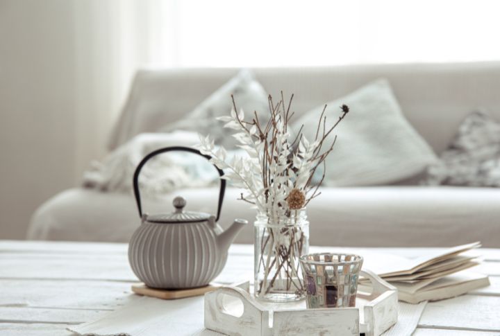 15 Elegant Coffee Table Décor Ideas to Elevate Your Living Space - Worthly