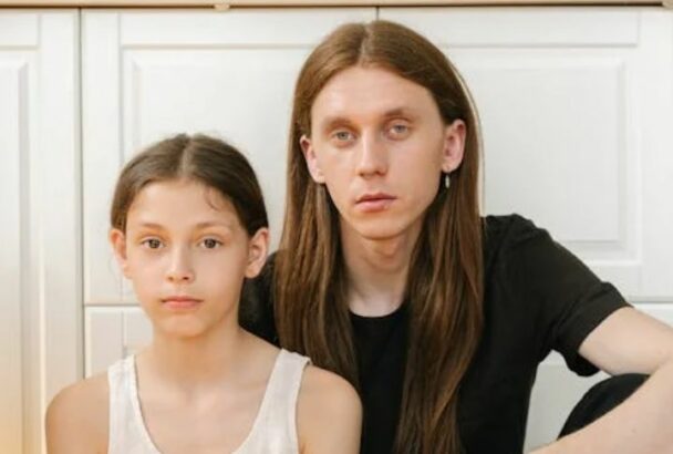 15 Unconscious Habits from Growing Up with Strict Parents - Worthly