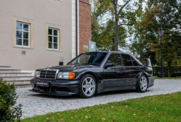 The 15 Coolest Vintage Cars With Wide Wings - Worthly