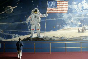 15 Iconic Moments That Changed History Forever - Worthly