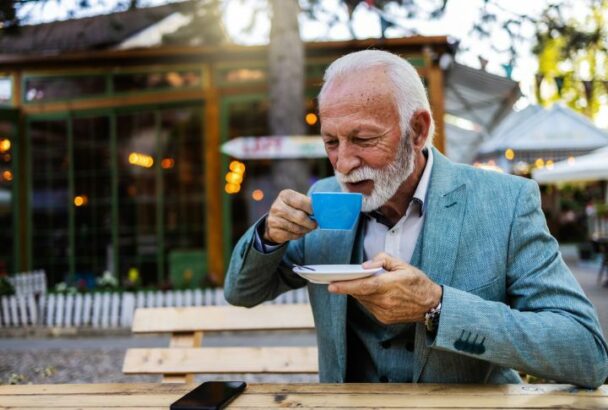 20 Subtle Signs Someone Is Wealthier Than They Appear - Worthly
