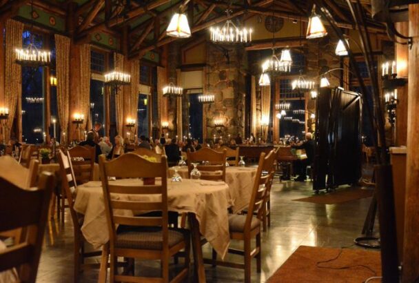 15 Signs Your Eating At A Luxury Restaurant - Worthly