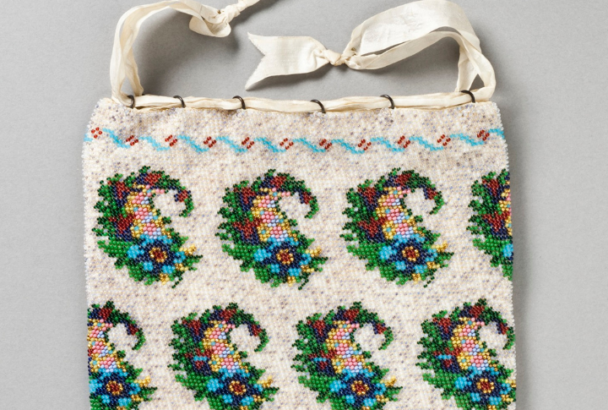 15 Retro Fashion Accessories That Are Surprisingly Expensive Today ...