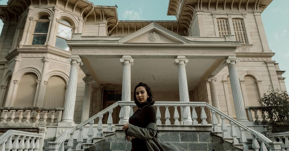 The Top Reasons Even Millionaires Shouldn T Buy A Mansion Worthly