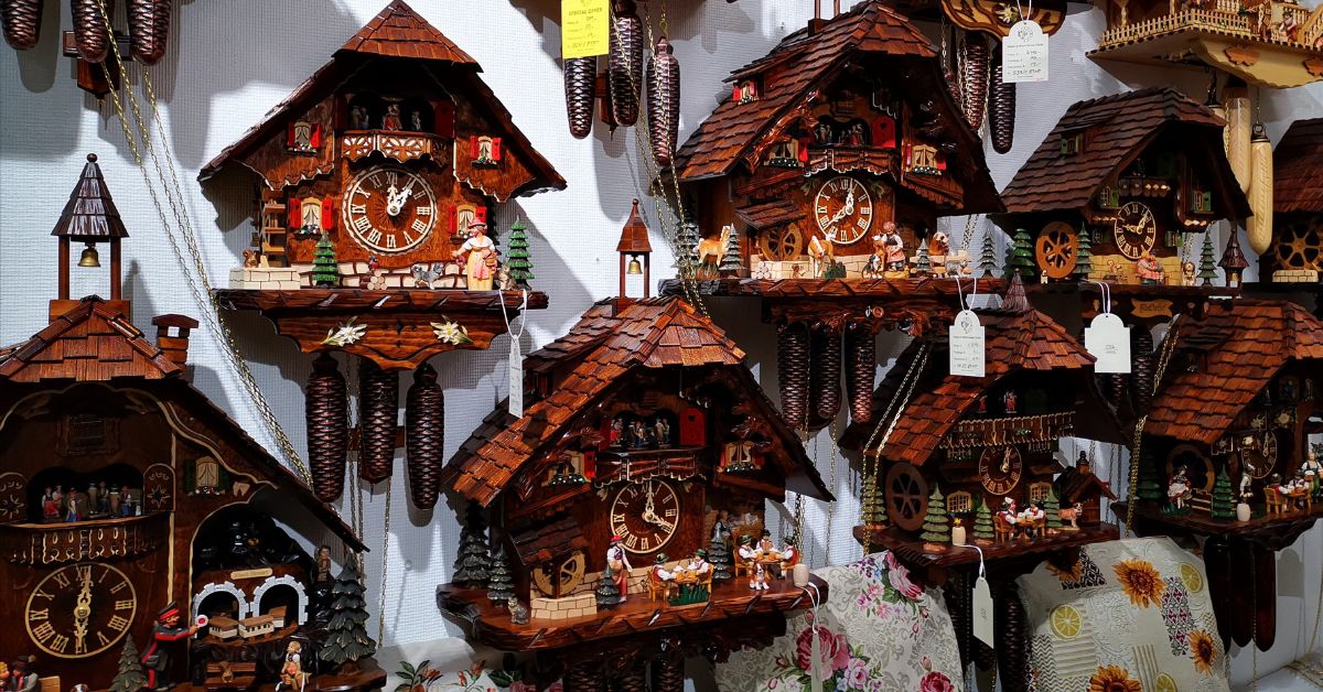 10 Everyday Antiques Worth Far More Than They Look - Worthly