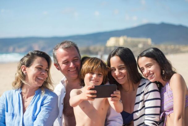 Wealthy Parents Teach These 20 Lessons To Their Kids - Worthly