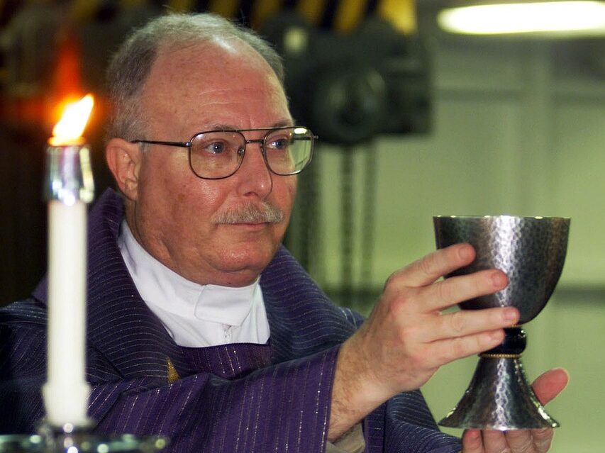 15 Things You Should Never Say to a Priest or Pastor - Worthly